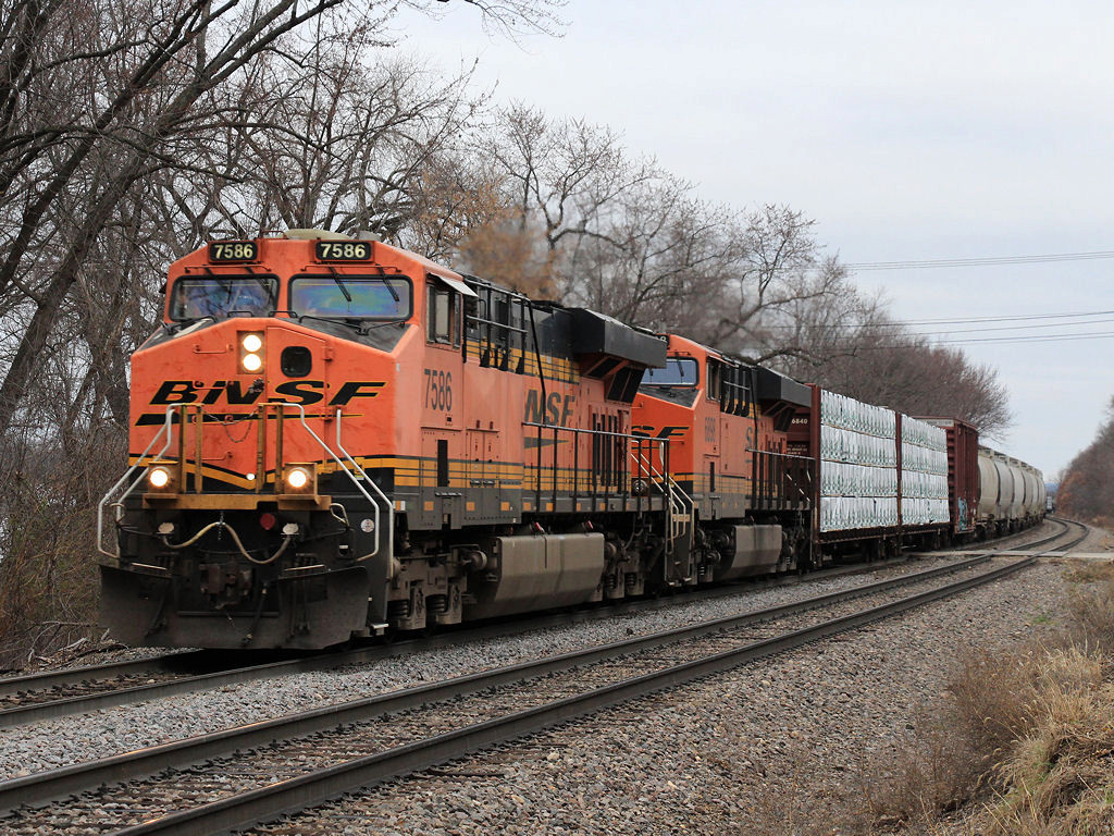 BNSF 7586